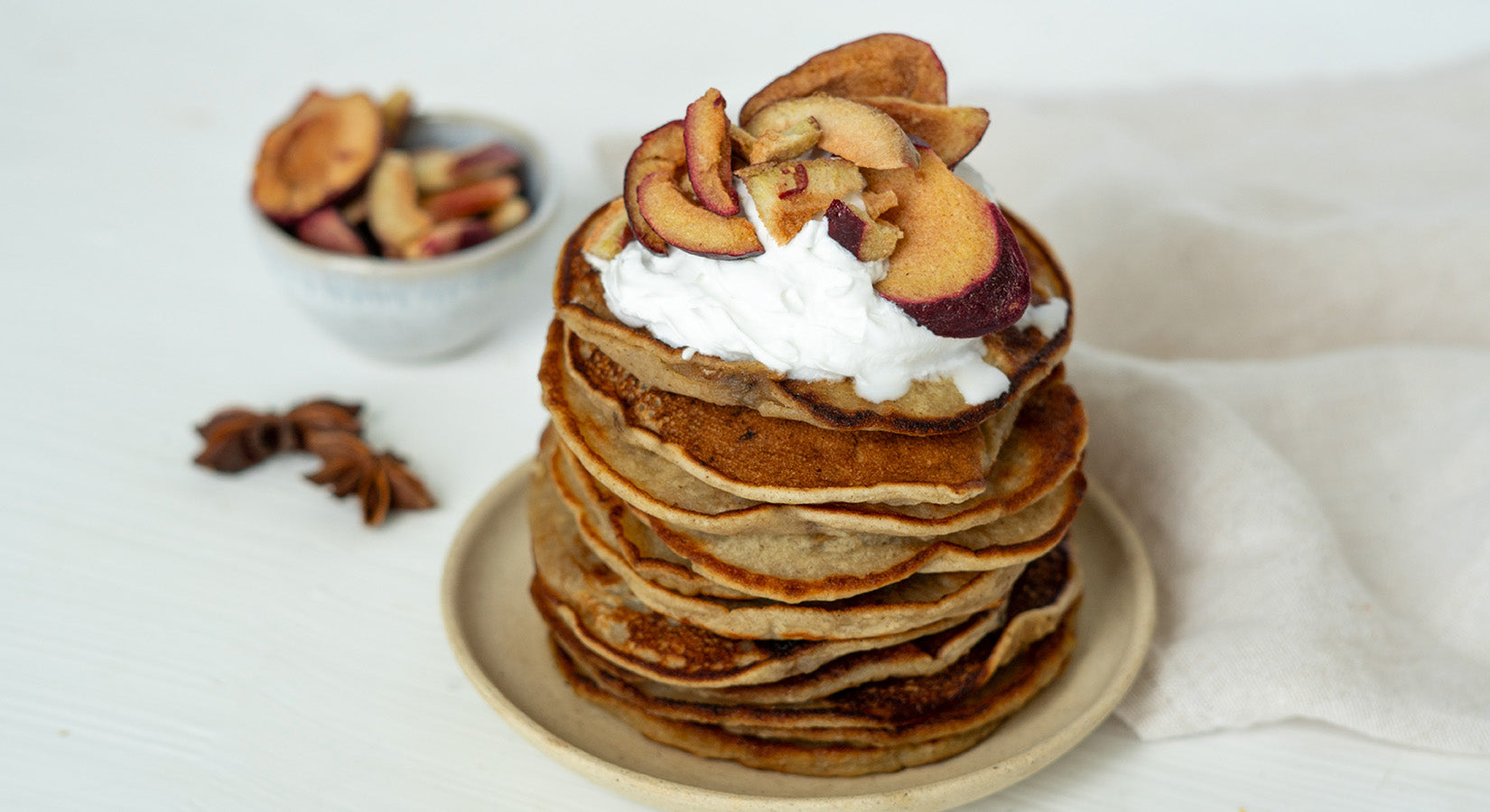Winterse pruimen-pannenkoeken